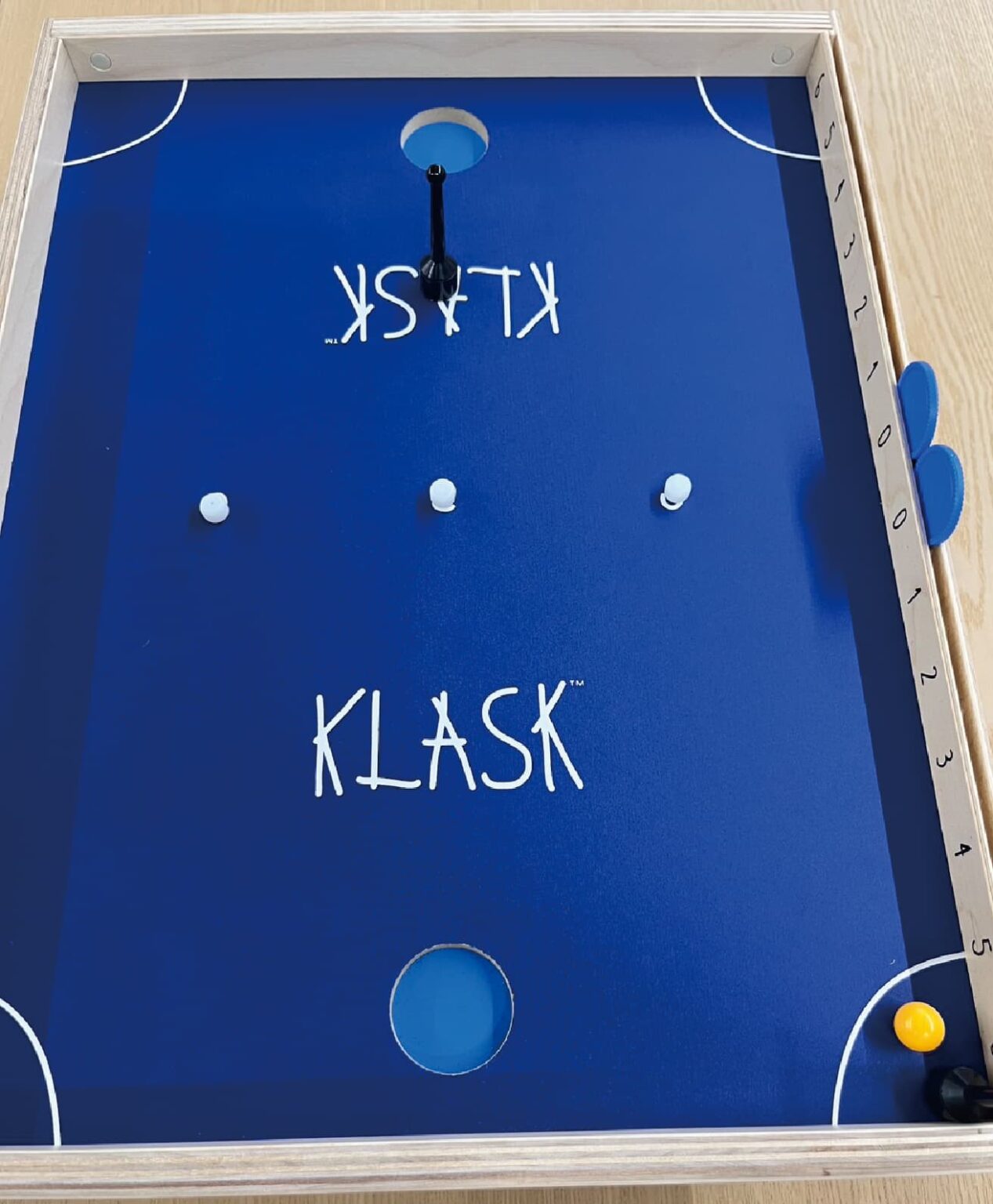 【1分で分かる図解解説】「KLASK(クラスク)」のルールと遊び方を解説！｜ボドゲバディ
